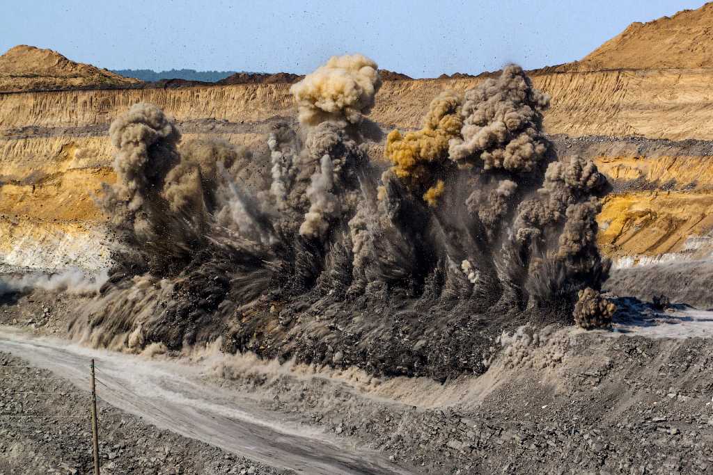 Removal of rocks with explosives | Rudny Industrial Institute